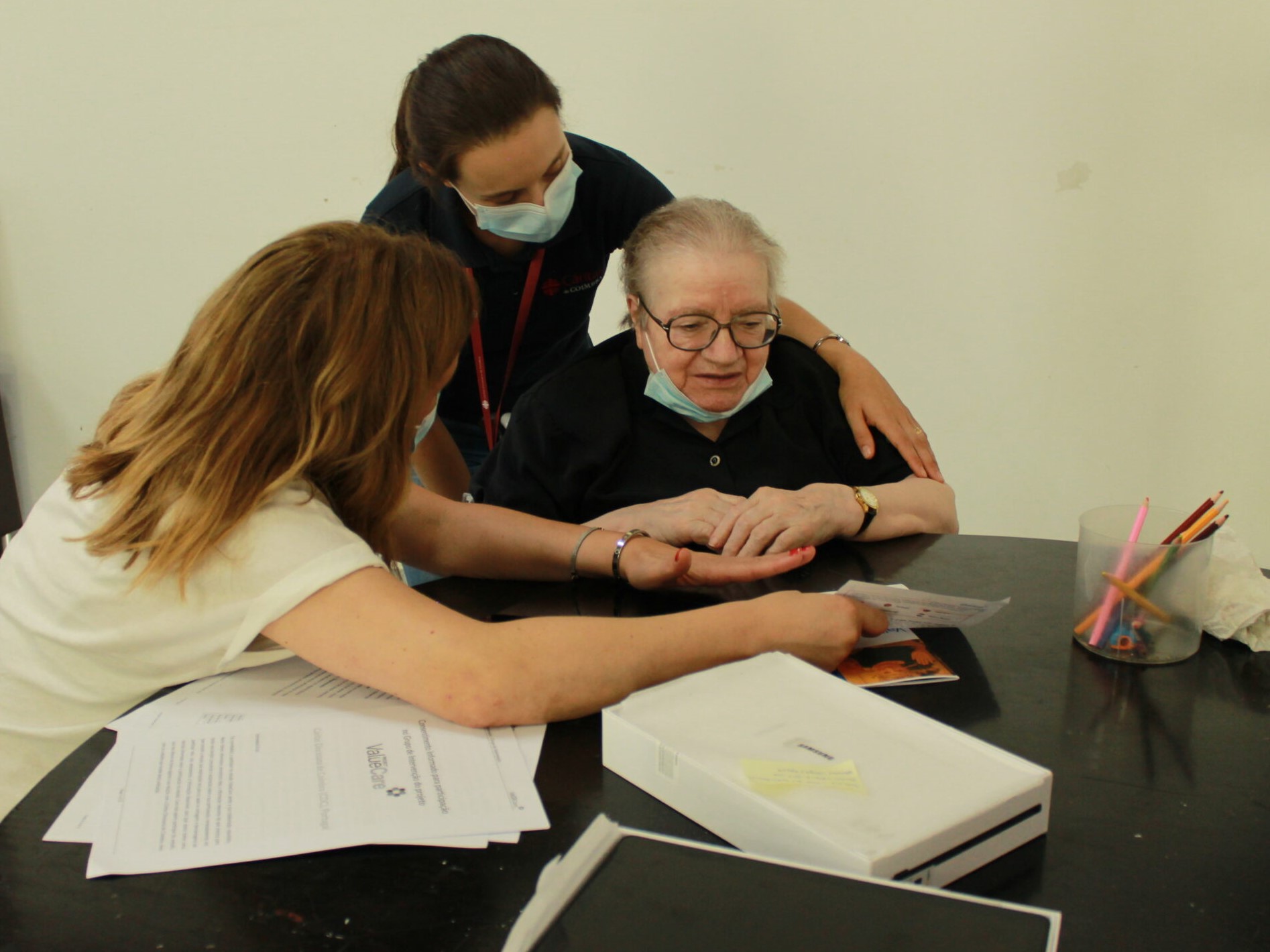 Innovative project of Cáritas Coimbra delivers tablets to older people ...